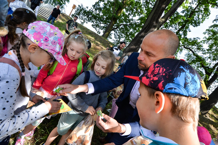 U Boleváku je nové dětské hřiště. Dominantou jsou přírodní herní prvky ...